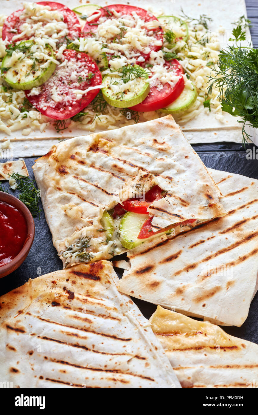 Easy wrap hi-res stock photography and images - Alamy
