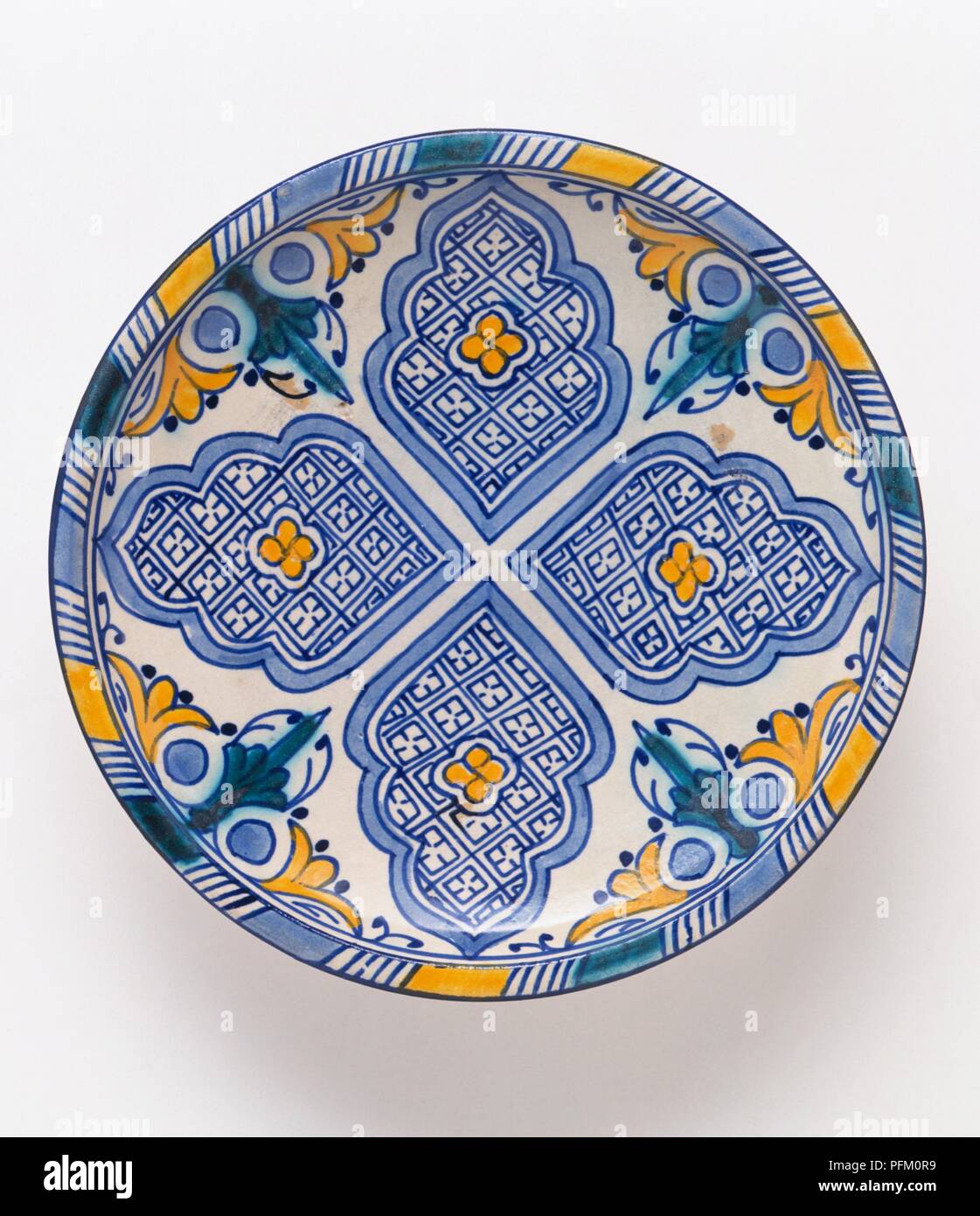 Blue pattern plate hi-res stock photography and images - Alamy