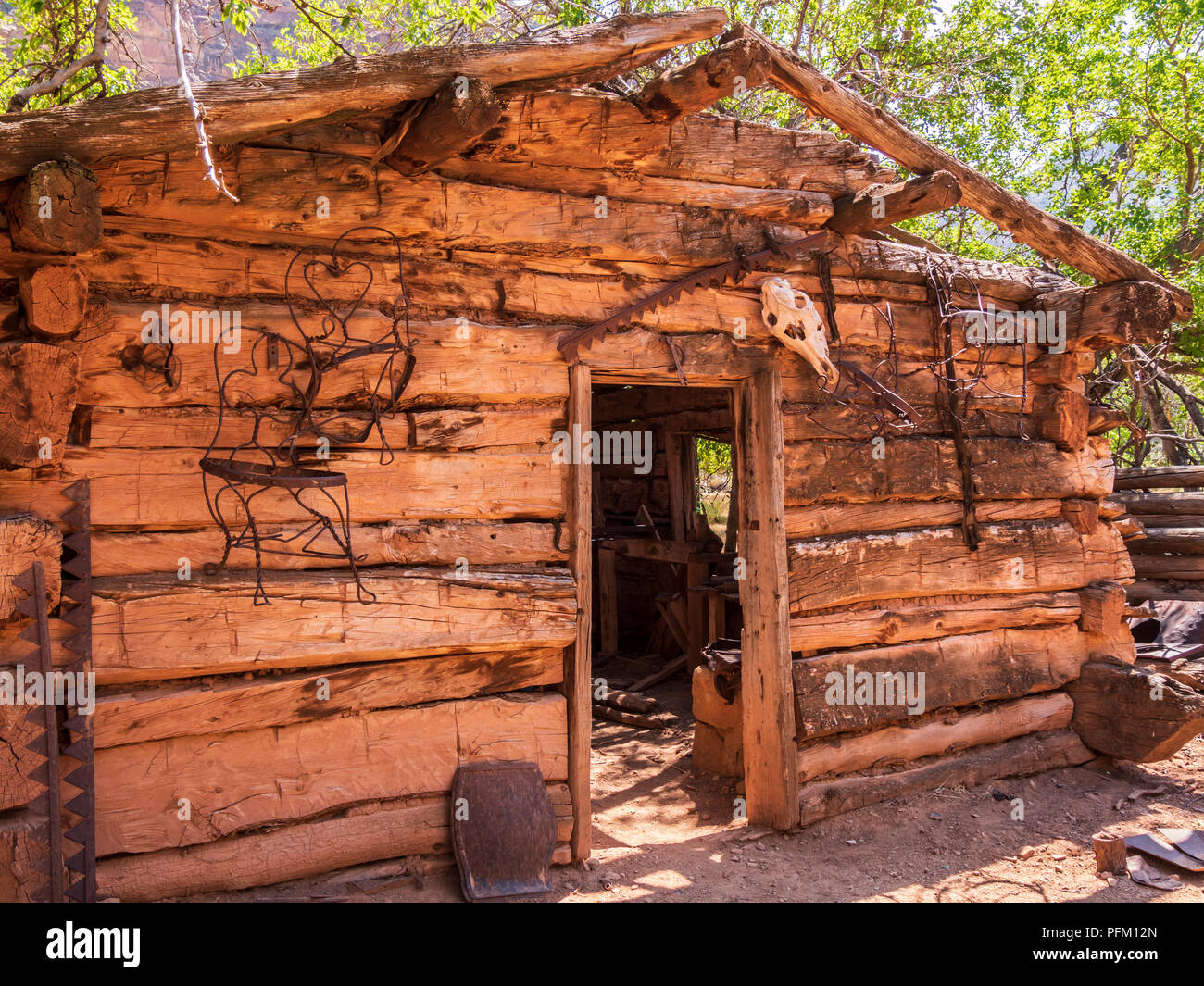 Cabin structure hi-res stock photography and images - Alamy