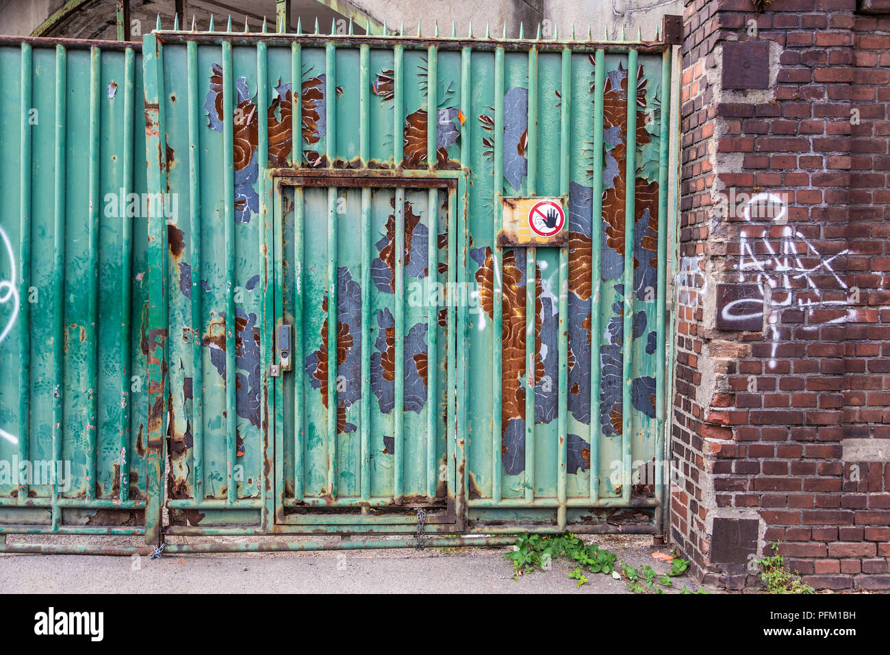 Old factory gate hi-res stock photography and images - Alamy
