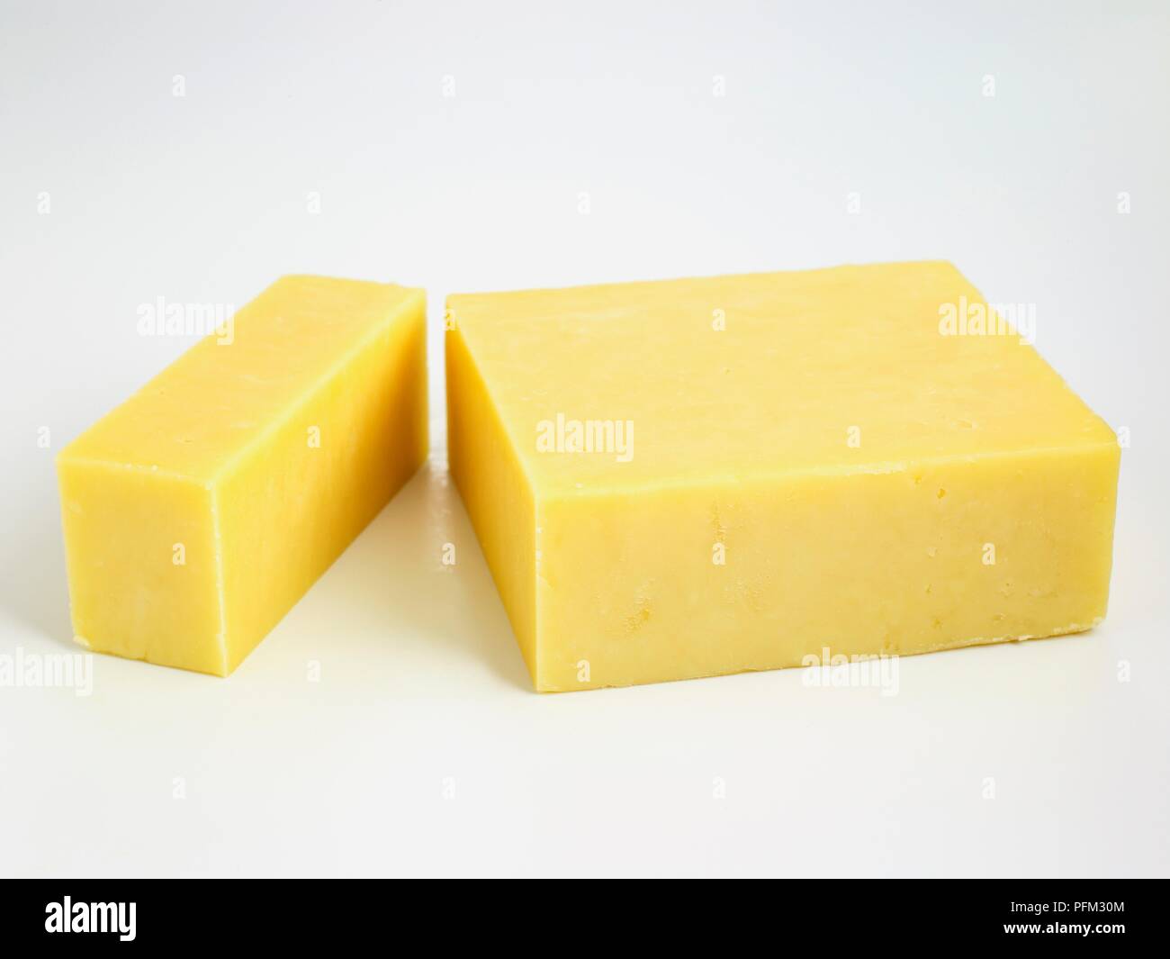 Sliced block of New Zealand cheddar cow's milk cheese Stock Photo - Alamy