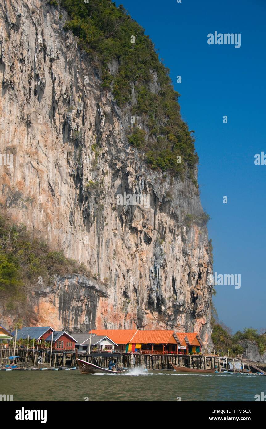 Thailand, Phang-Nga Bay, Ko Panyi, stilt huts in front of steep karst ...