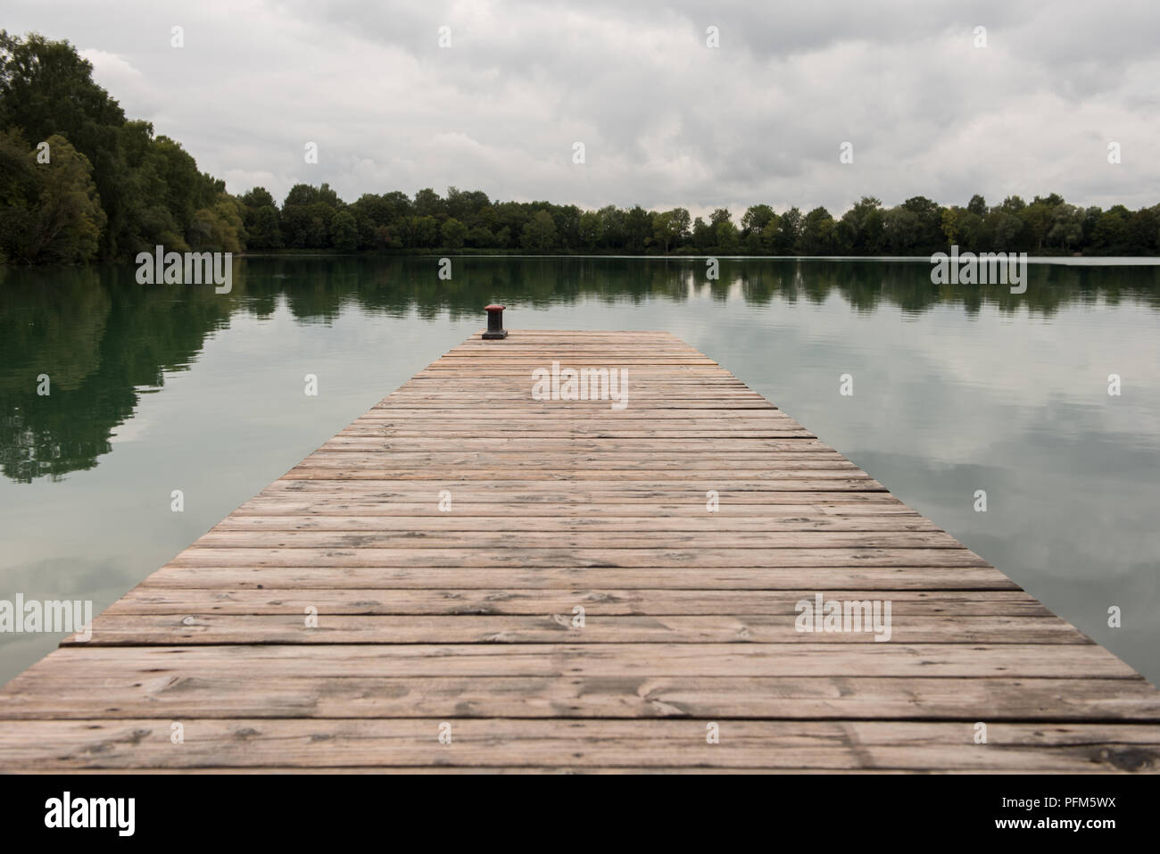 Old wooden dock hi-res stock photography and images - Alamy