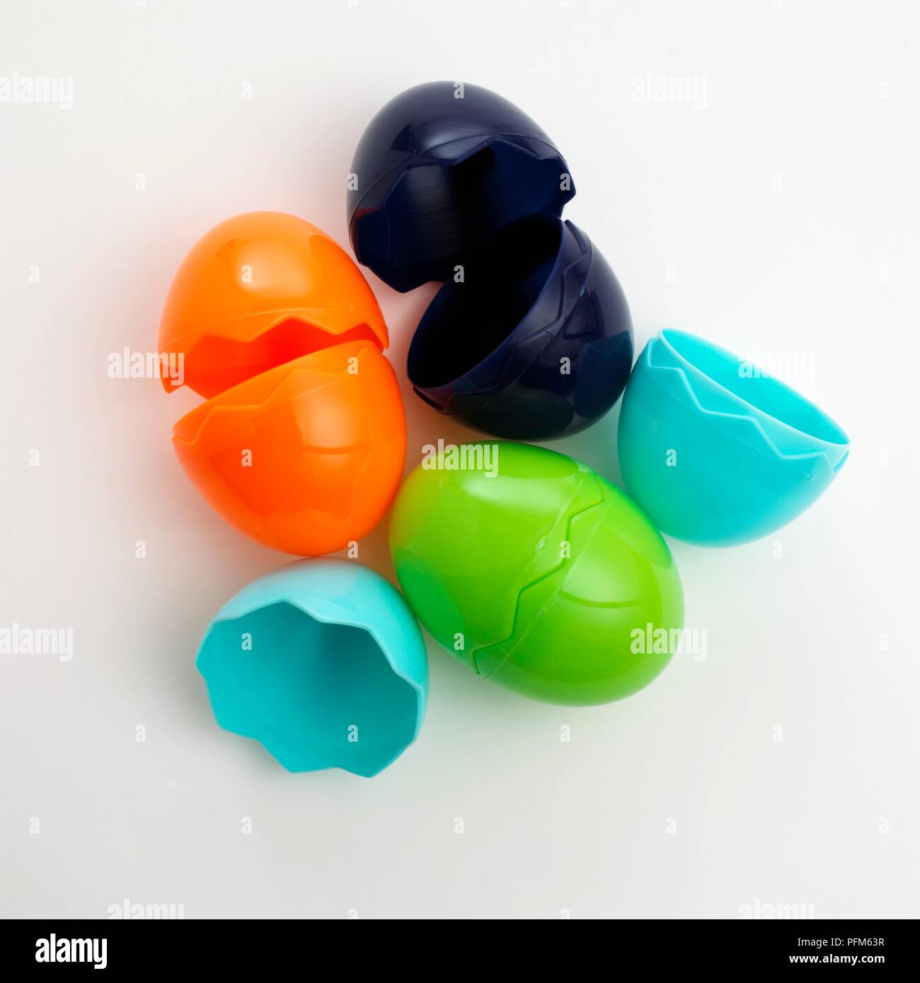 Coloured egg shells hi-res stock photography and images - Alamy