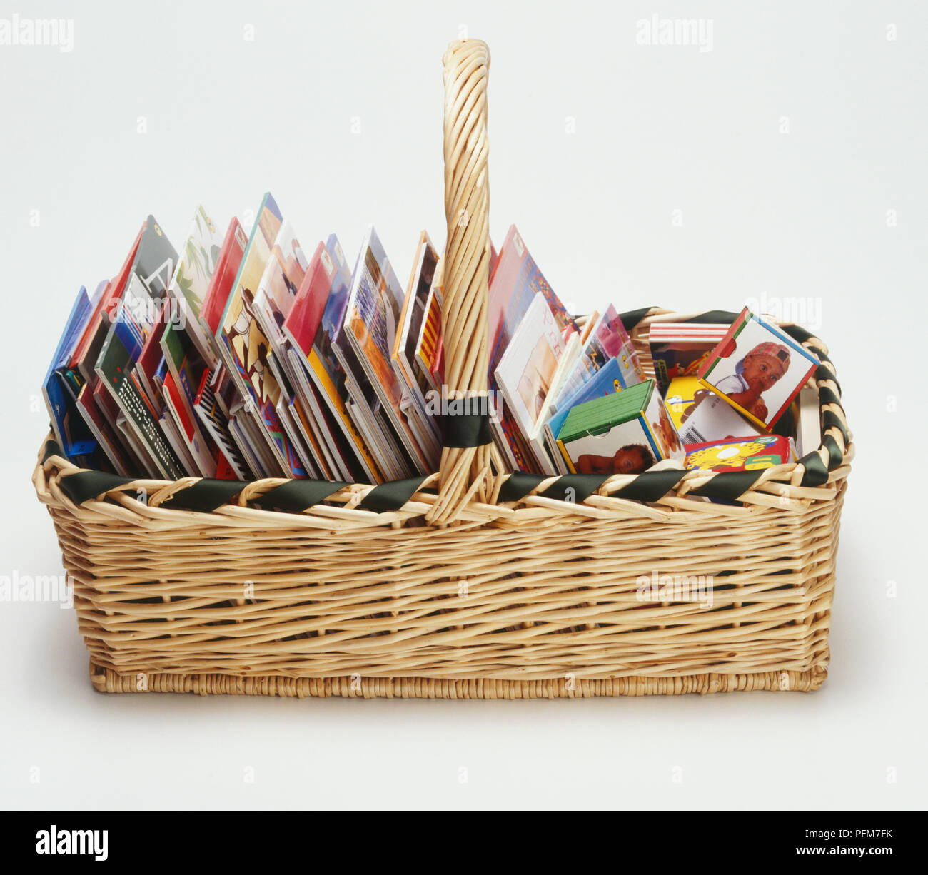 Basket with handles hi-res stock photography and images - Alamy