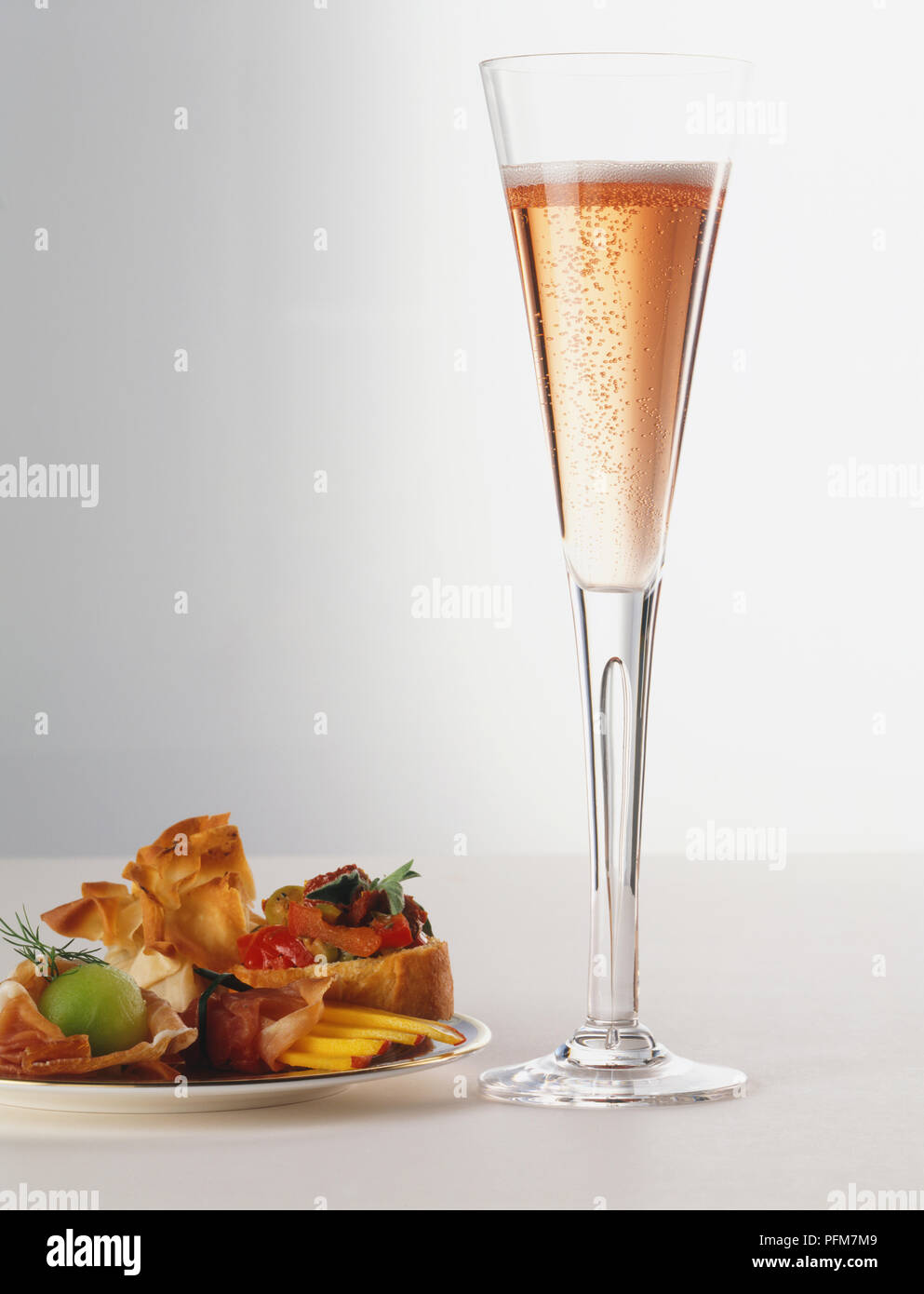 Canapes and champagne hi-res stock photography and images - Alamy