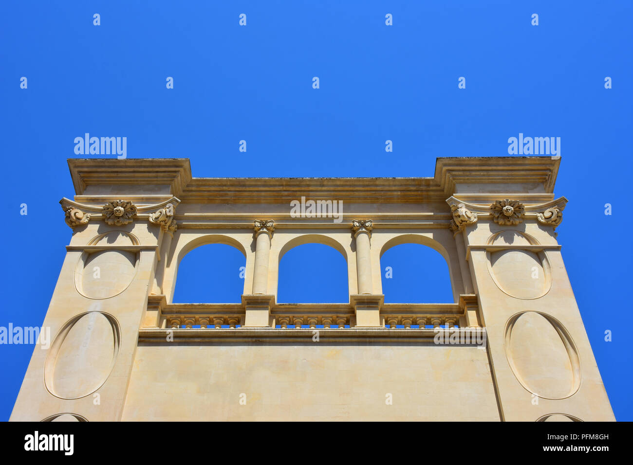 Ogival gate hi-res stock photography and images - Alamy