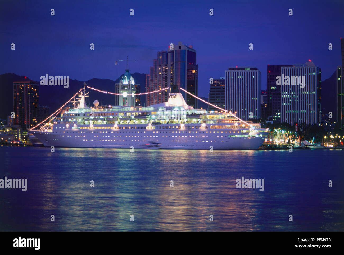 USA, Hawaii Islands, floodlit cruise ship dominating the Honolulu ...