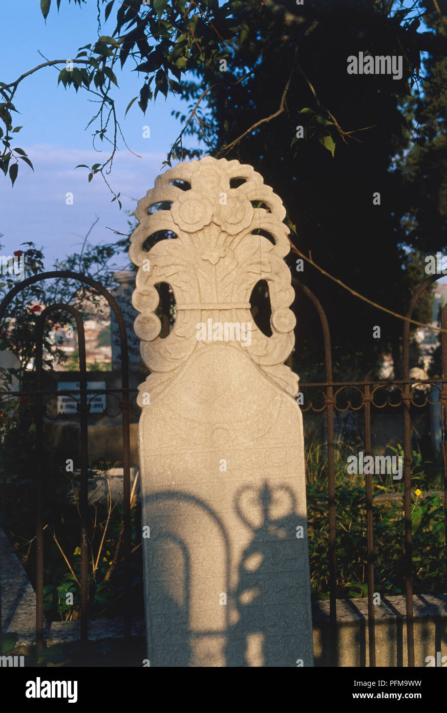Ottoman gravestone hi-res stock photography and images - Alamy
