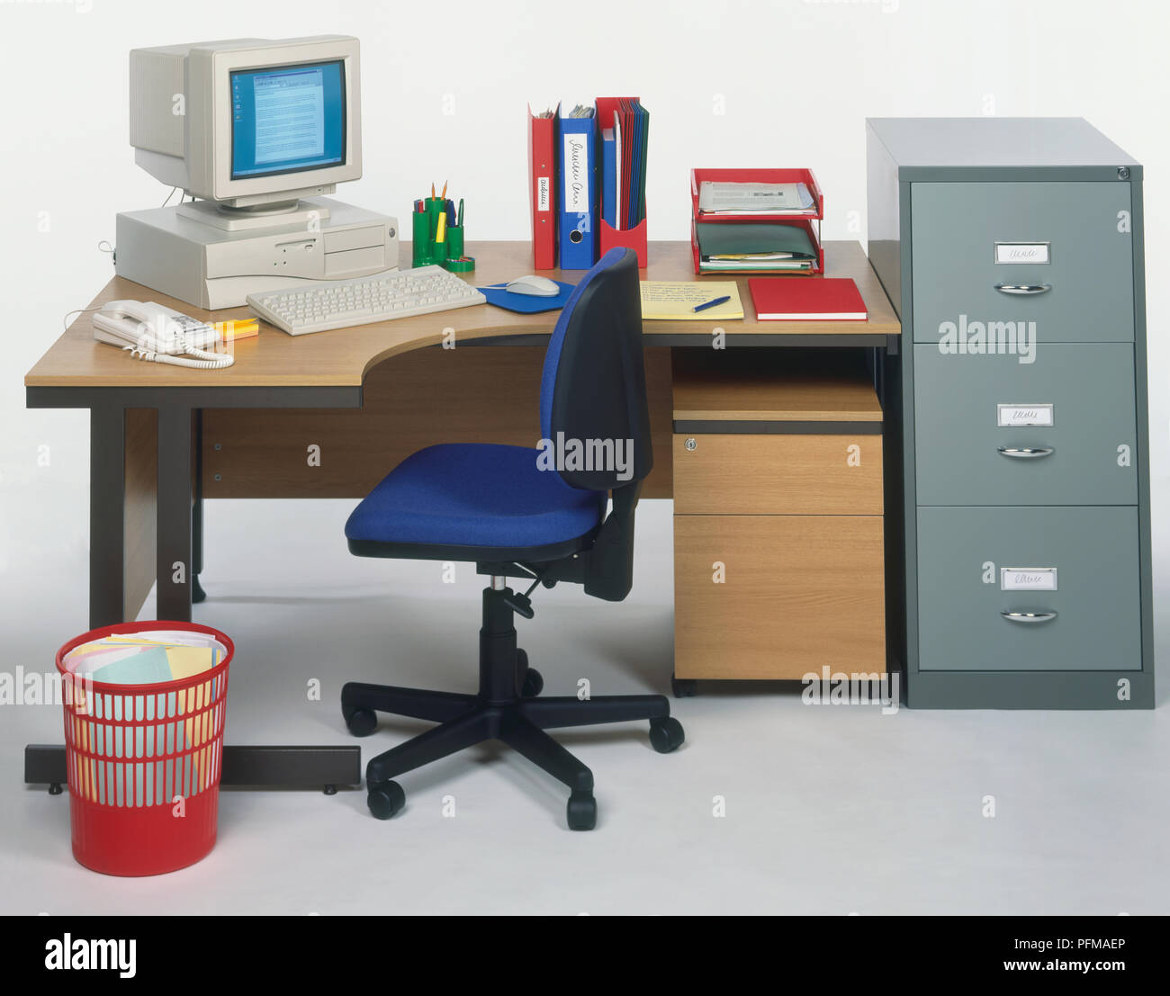 Tidy office desk Stock Photo - Alamy
