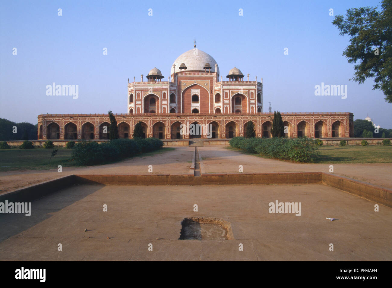 India, Humayun's tomb, south facade, ancient garden tomb built in 1565 ...