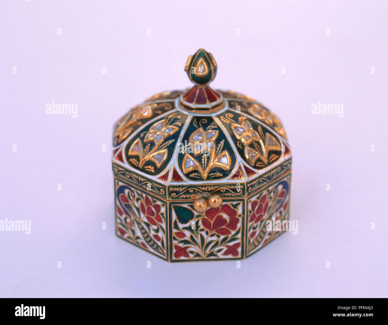 Gold jewellery india hi-res stock photography and images - Alamy