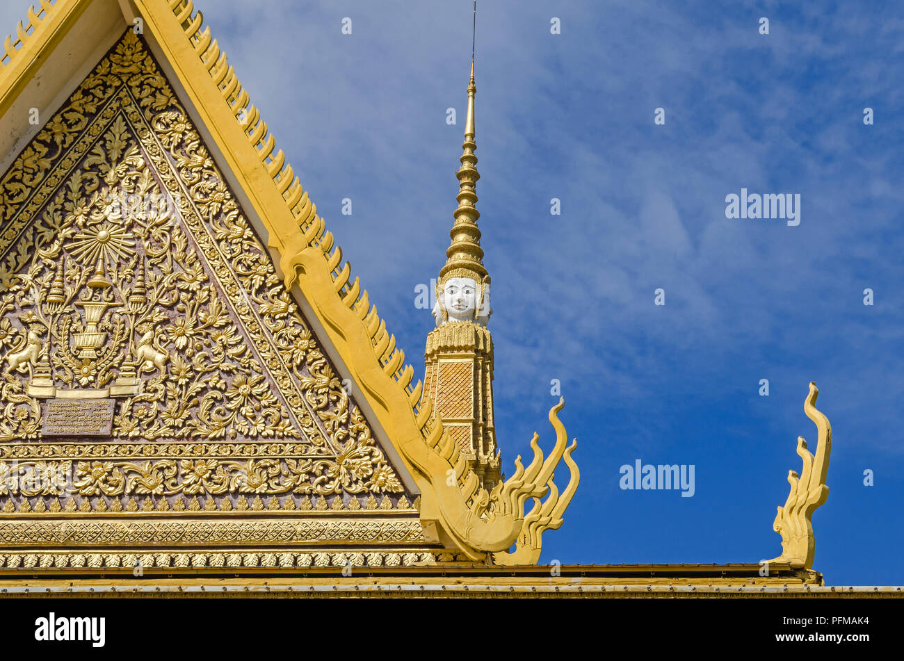 Khmer roof hi-res stock photography and images - Alamy