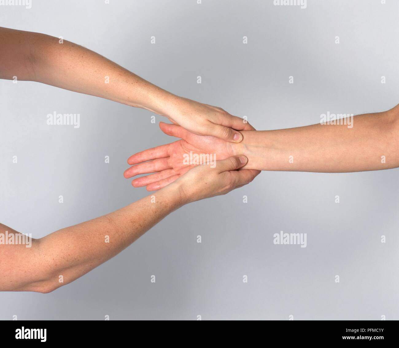 Hands applying acupressure to wrist Stock Photo - Alamy