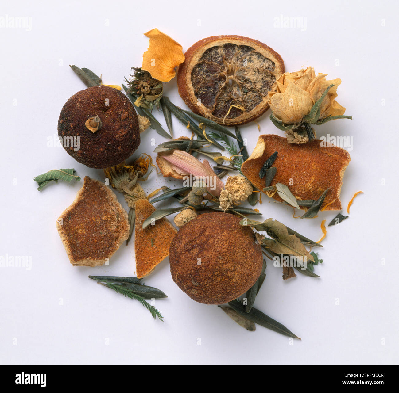 Pot-pourri of dried citrus fruit, flowers and leaves, close-up Stock ...