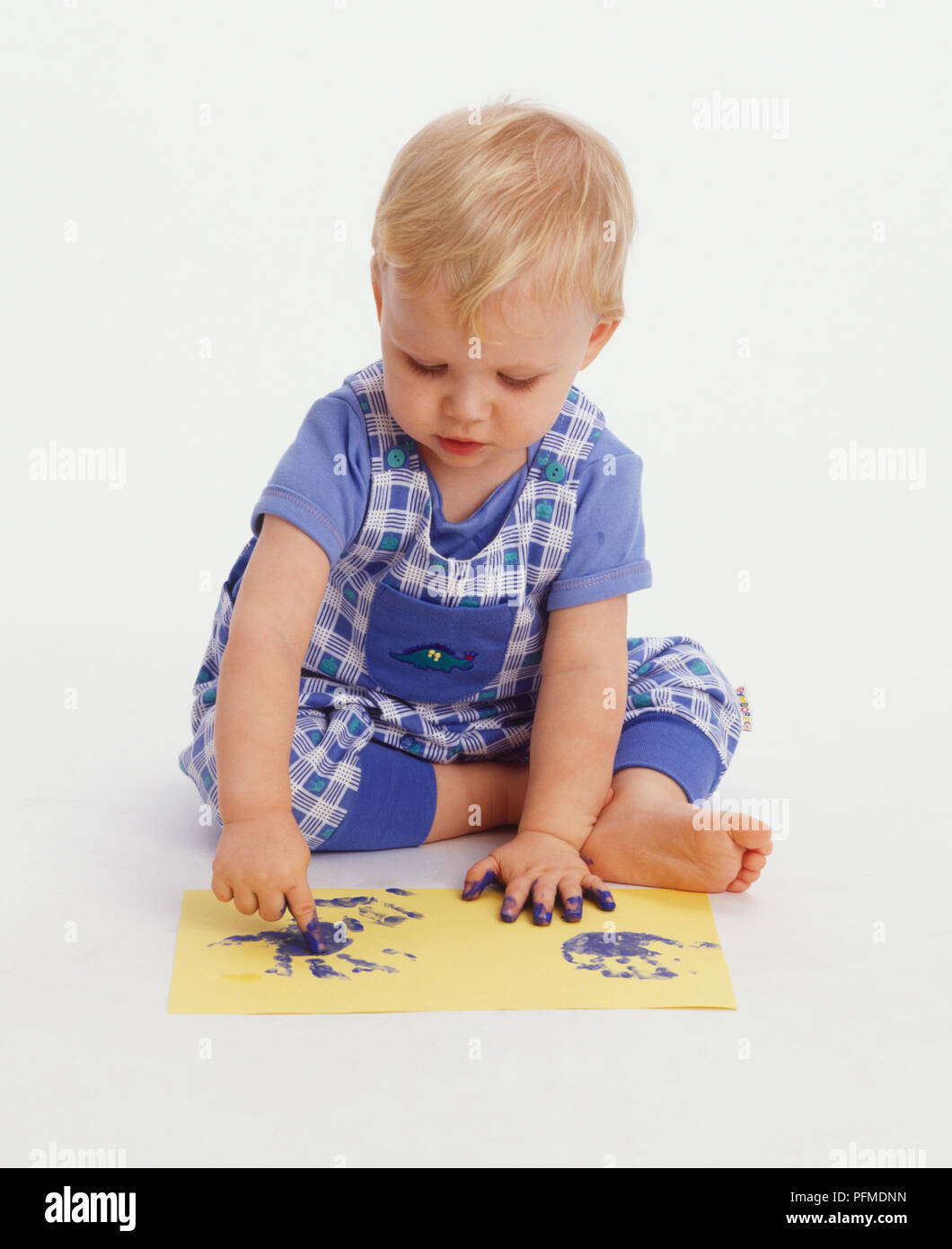 Hand print colour paper hi-res stock photography and images - Alamy