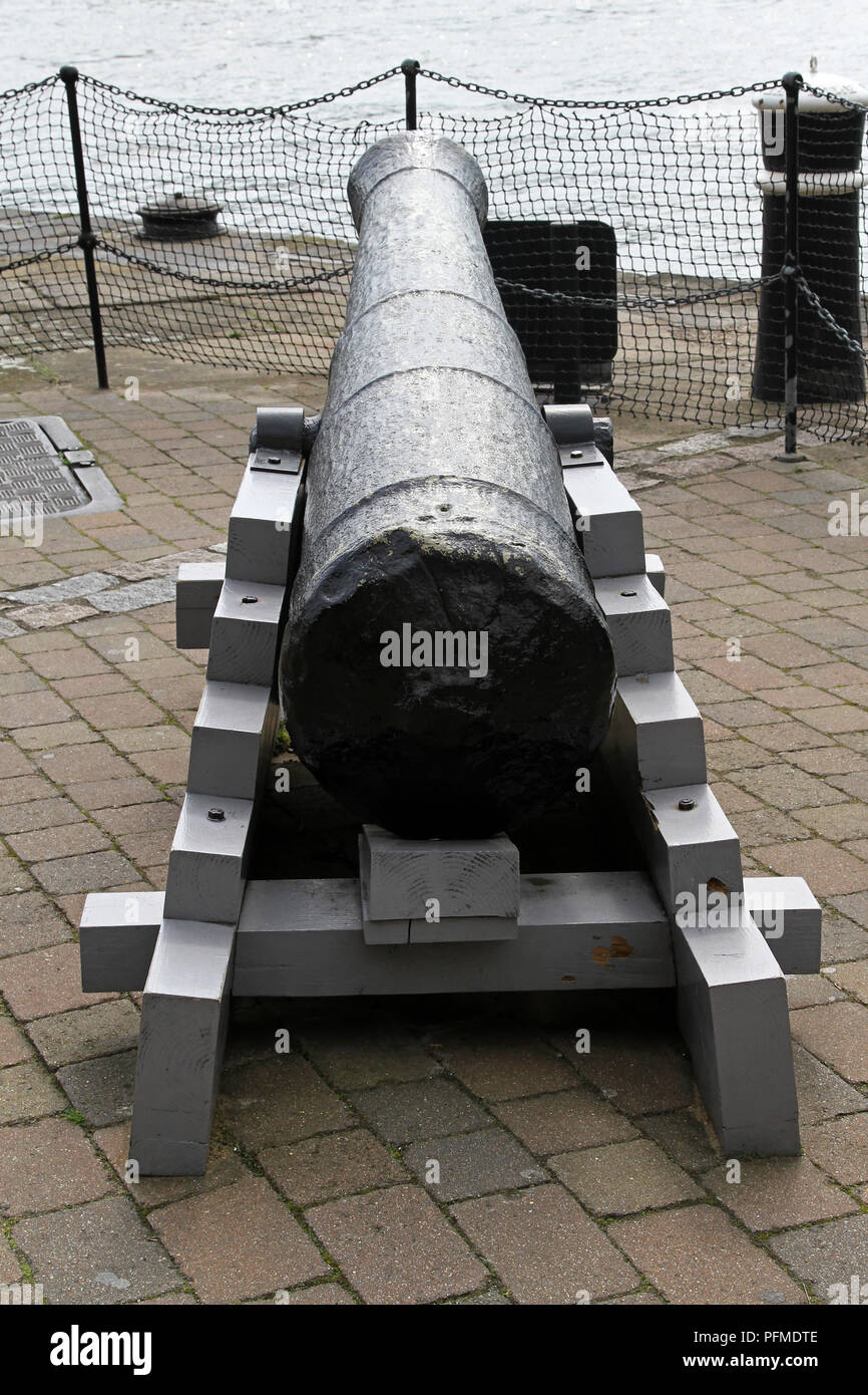 Iron cannon artillery gun from medieval period Stock Photo - Alamy