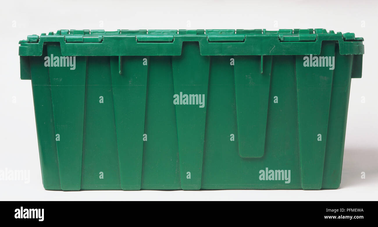 Green plastic crate crates hi-res stock photography and images - Alamy