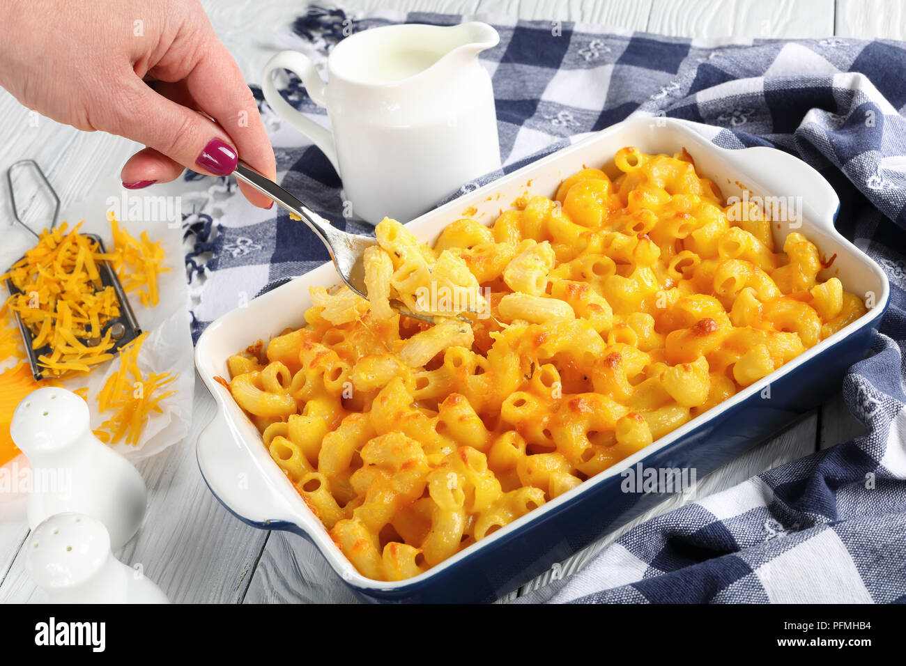 Elbow pasta hi-res stock photography and images - Alamy