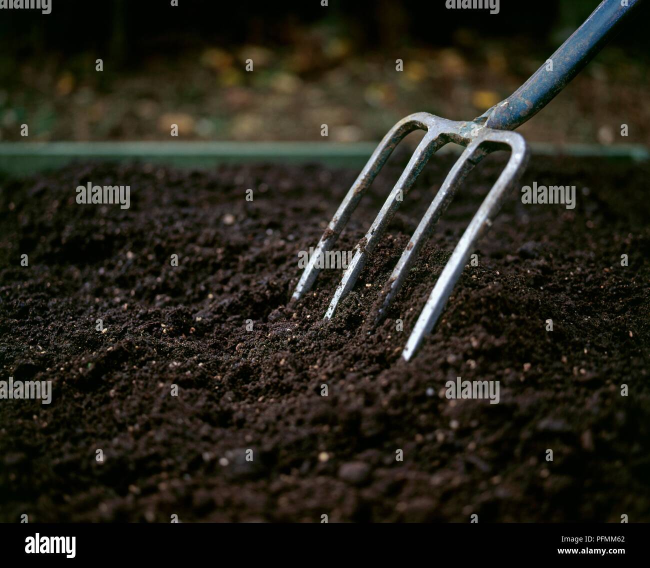 Spreading compost garden uk hi-res stock photography and images - Alamy