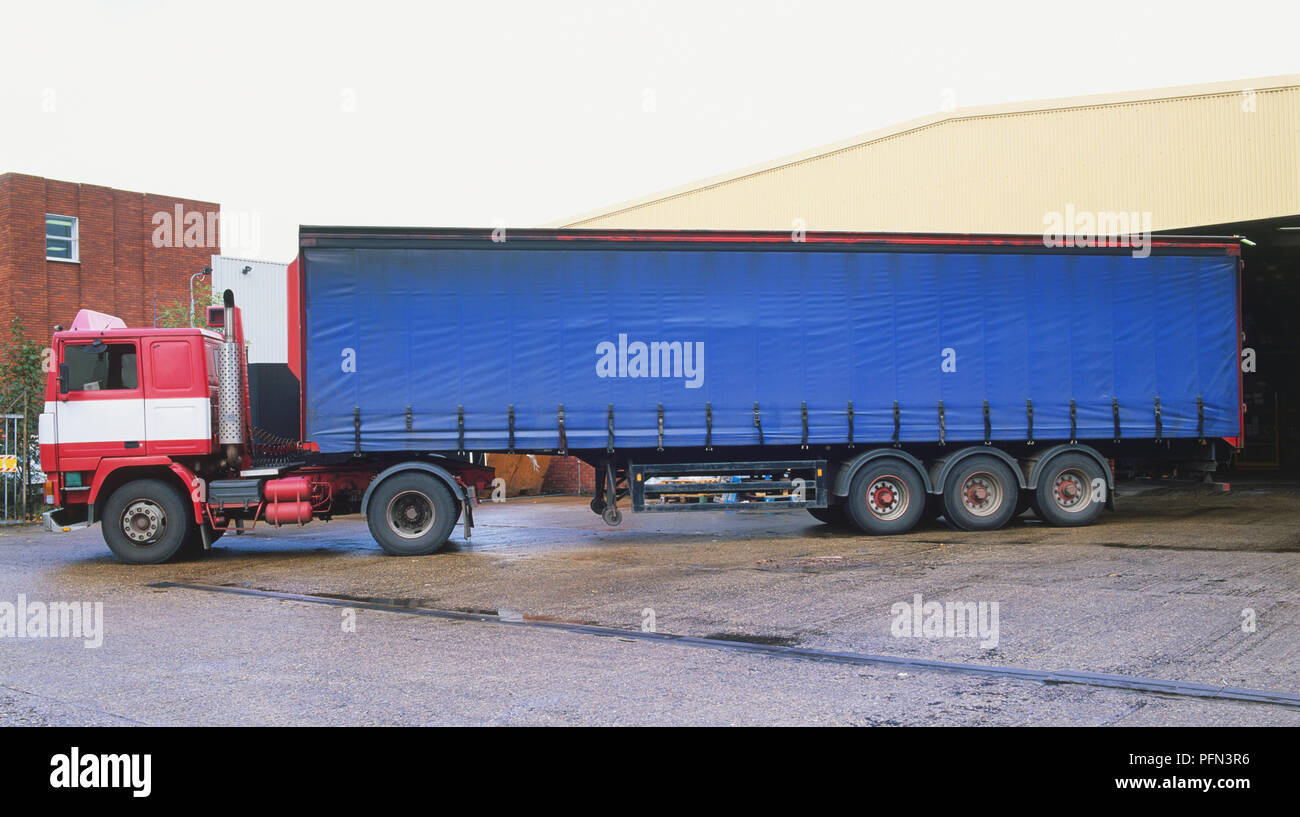 Attached trailer to truck hi-res stock photography and images - Alamy