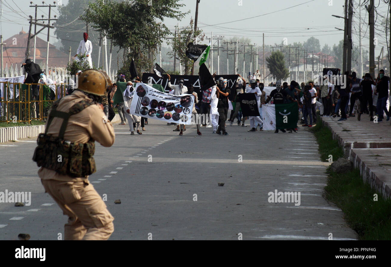 Isis flag waving hi-res stock photography and images - Alamy