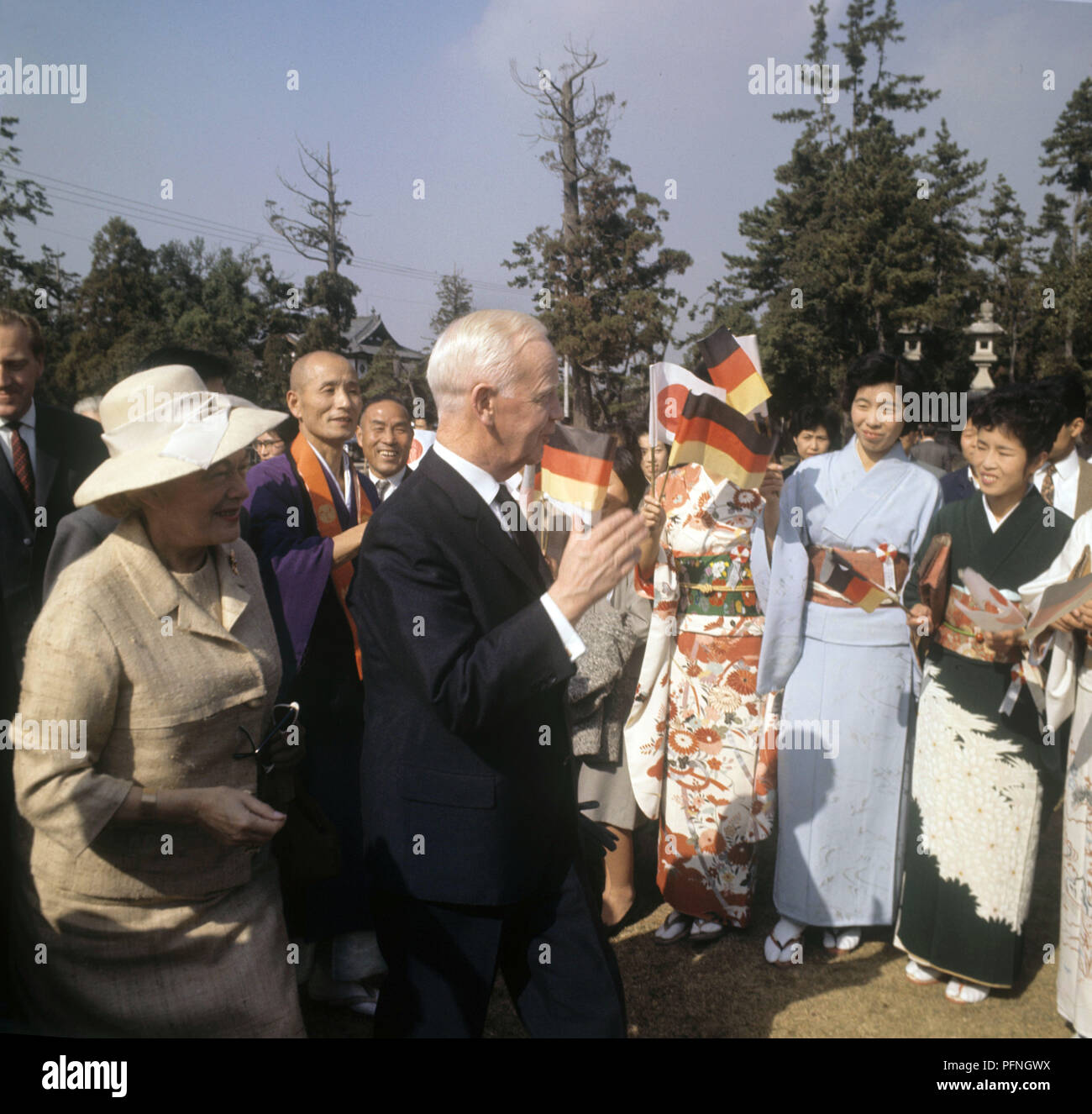 Federal President Heinrich Lubke and his wife Wilhelmine are warmly ...