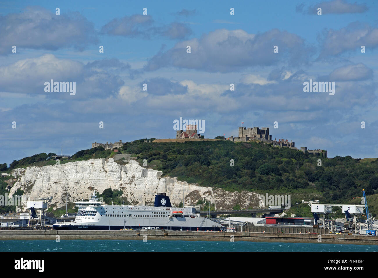 Dover castle background hi-res stock photography and images - Alamy