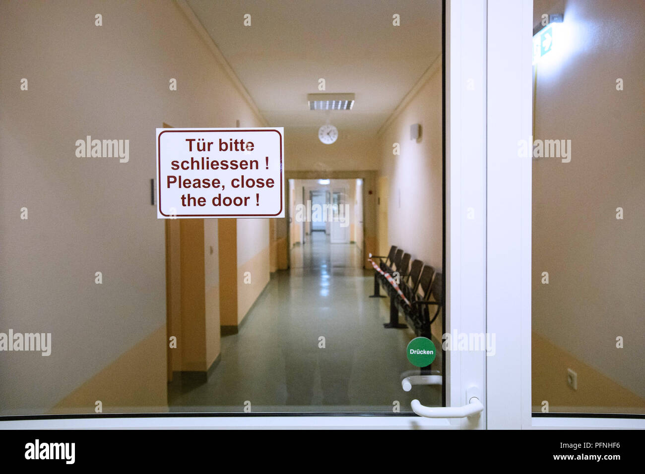 Eberswalde, Deutschland. 12th Aug, 2018. A sign on the door to the ...