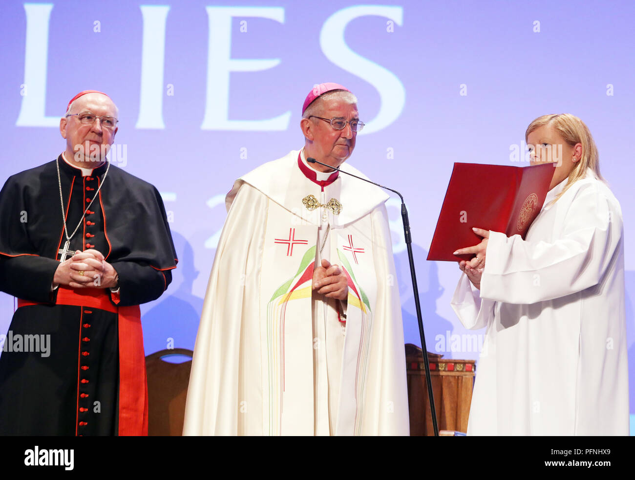 Roman catholic cardinals hi-res stock photography and images - Alamy