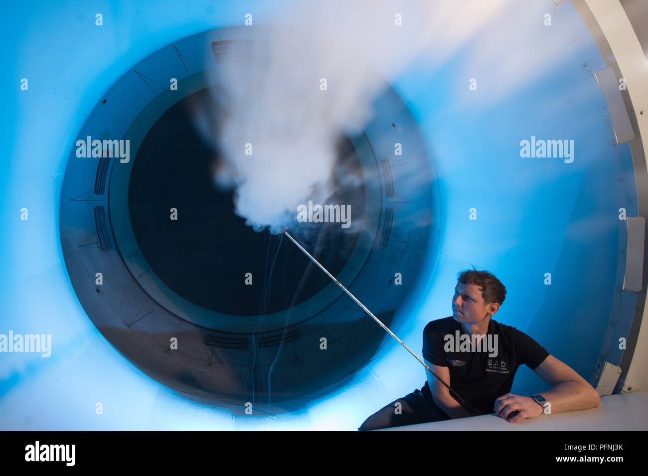 Wind tunnel flow hi-res stock photography and images - Alamy