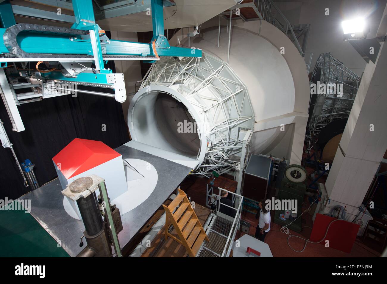 Wind tunnel flow hi-res stock photography and images - Alamy