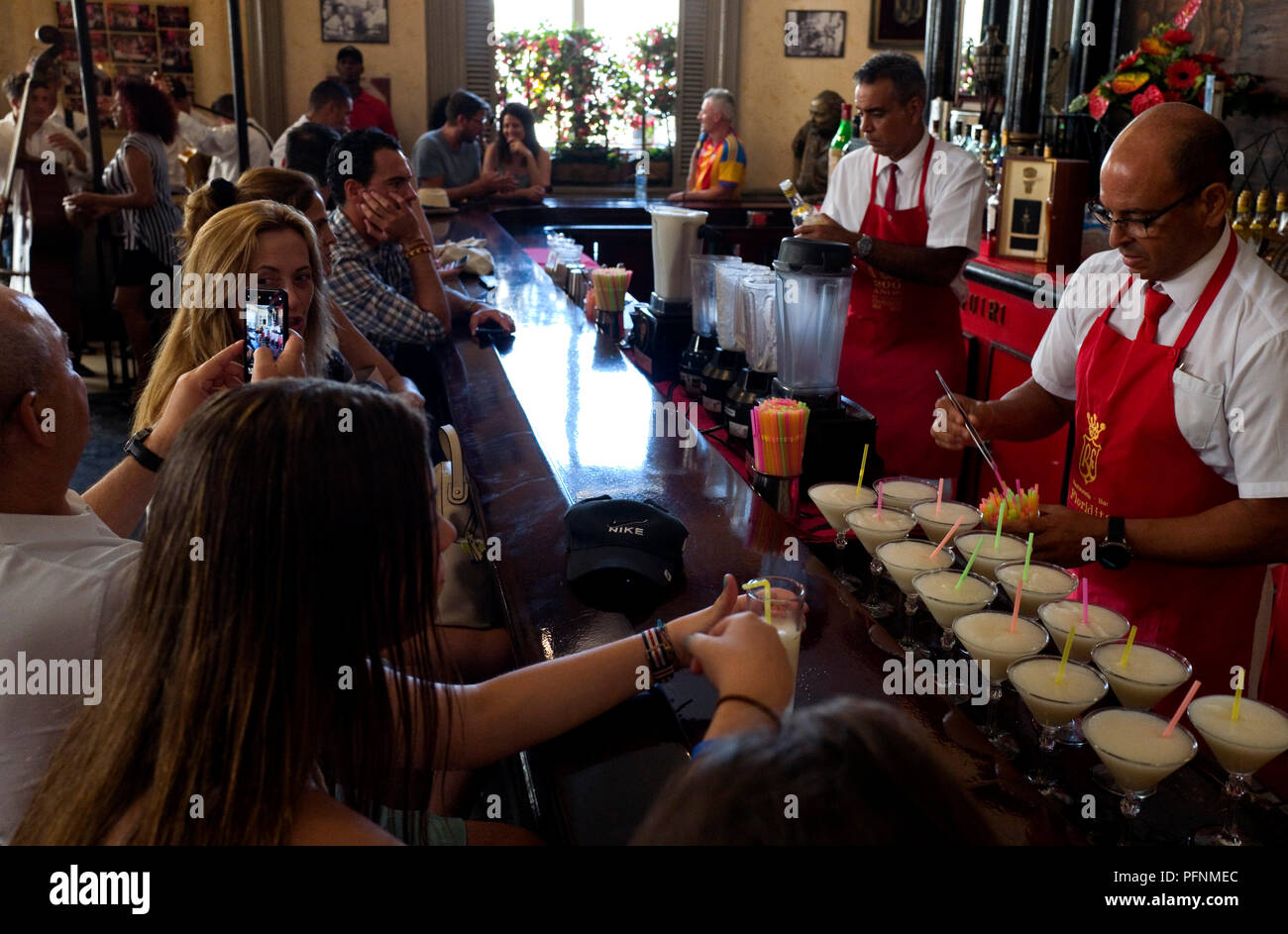 1940s cocktail bar hi-res stock photography and images - Alamy