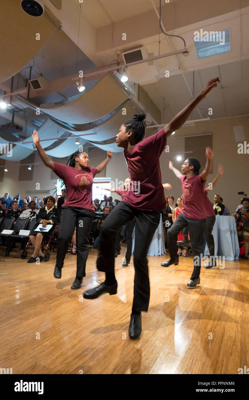 Tap dancing woman hi-res stock photography and images - Alamy