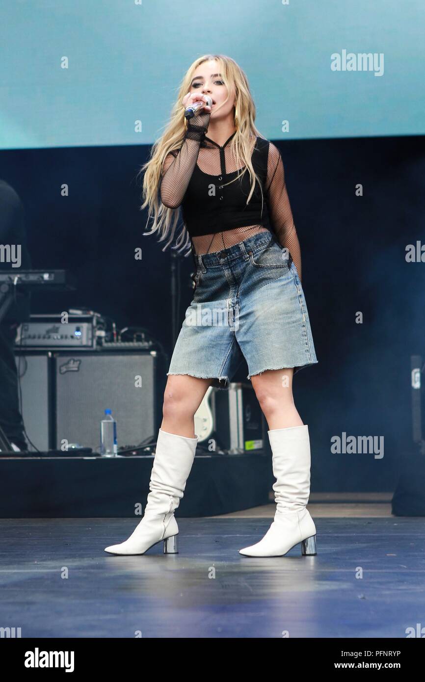 How Tall Sabrina Carpenter Beach Sabrina Carpenter 09/05/2023