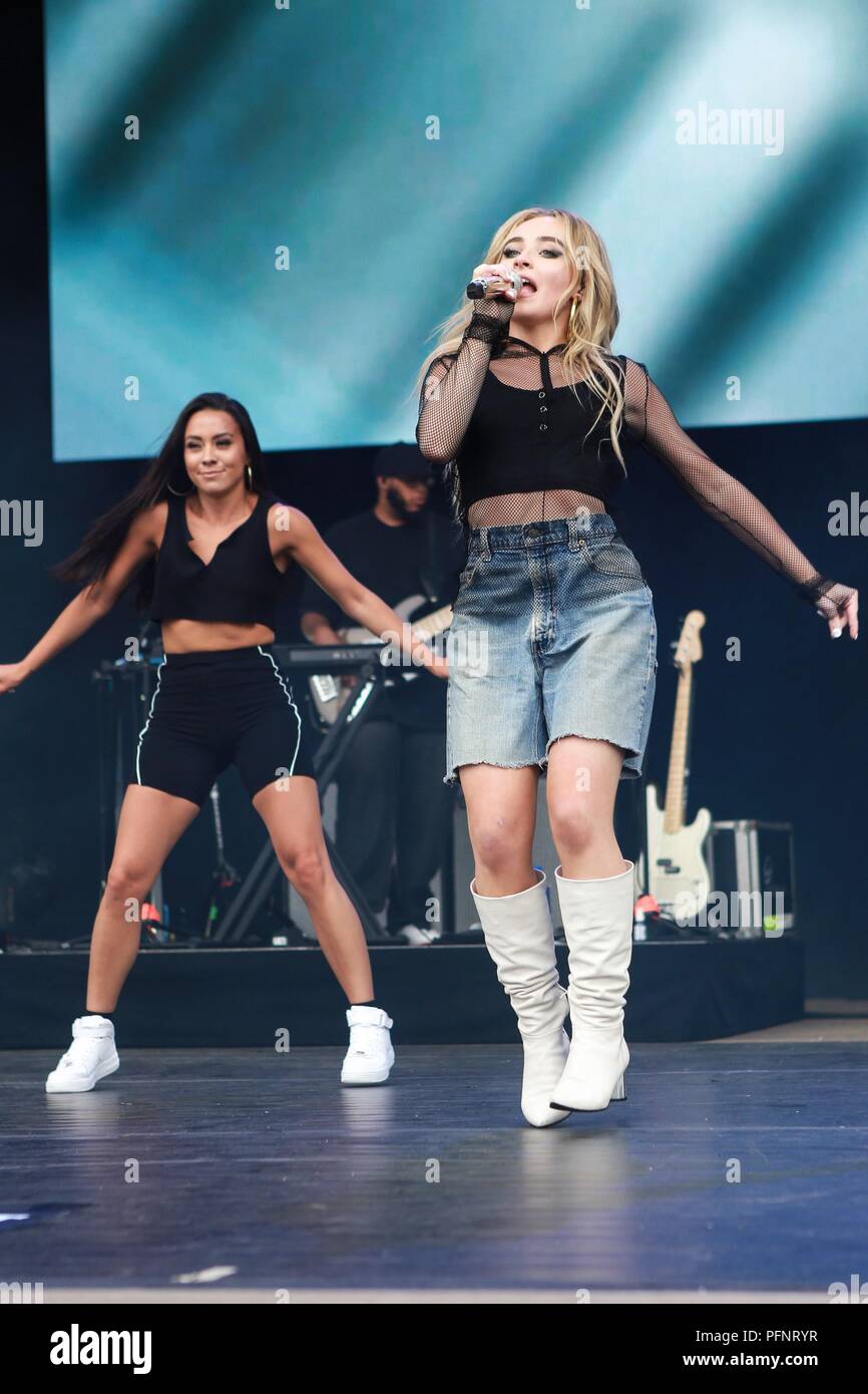 Long Island, CA. 19th Aug, 2018. Sabrina Carpenter on stage for ...