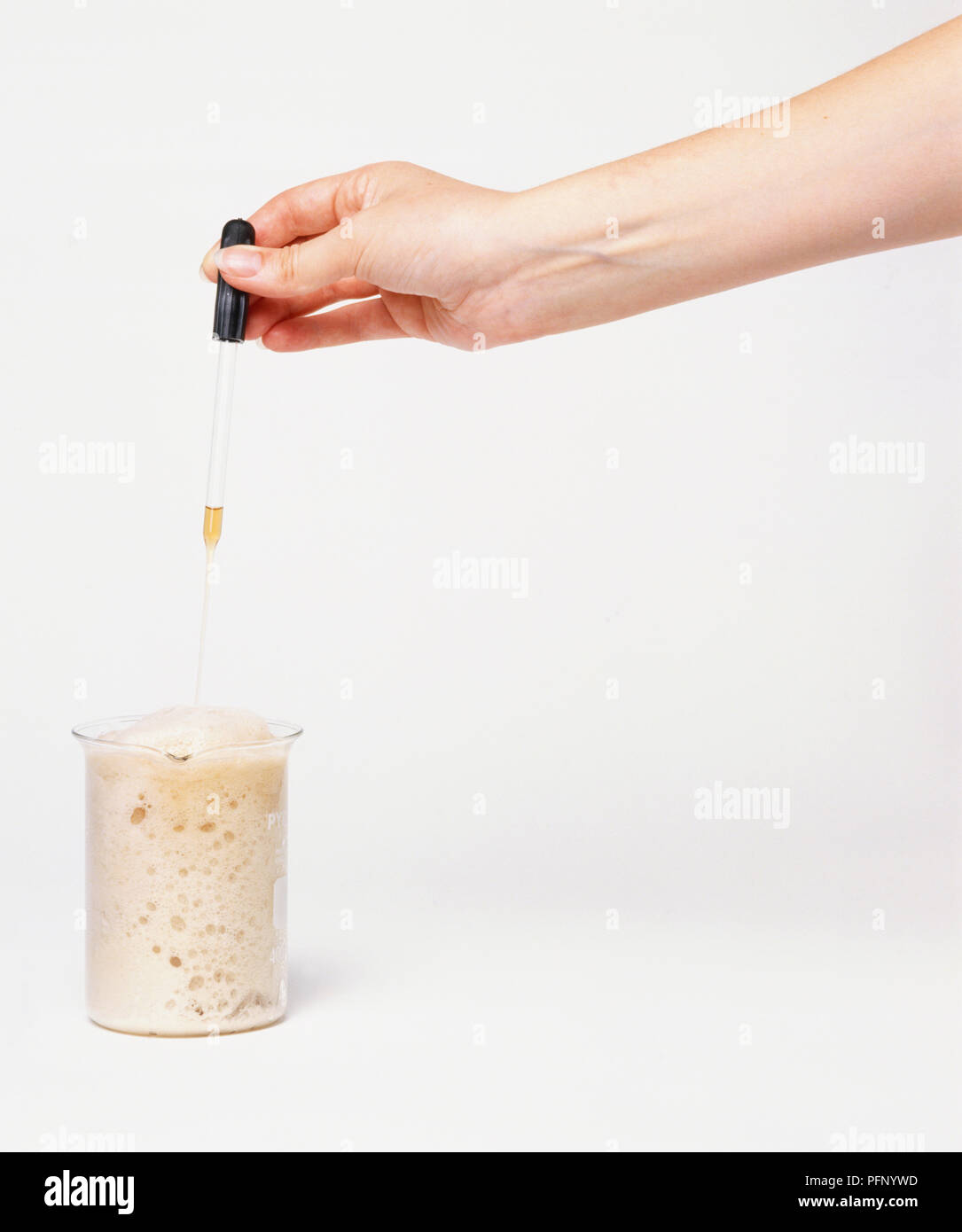 Sodium reaction hi-res stock photography and images - Alamy