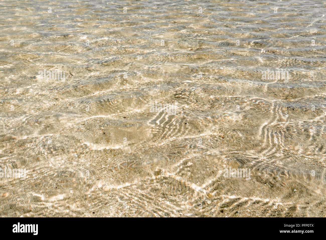 Shallow clear tropical water hi-res stock photography and images - Alamy