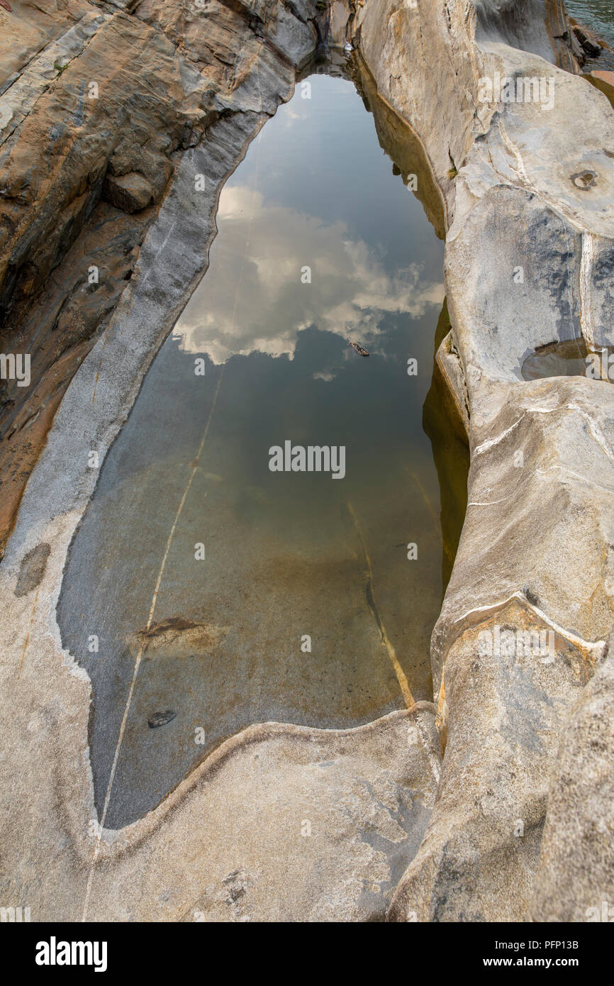 Overflow color hi-res stock photography and images - Alamy