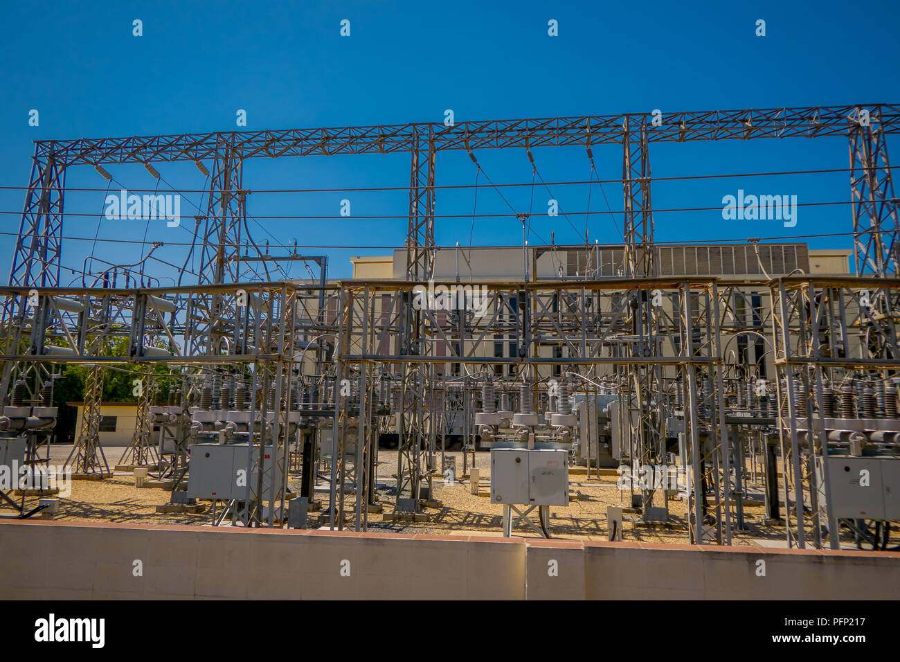 The industrial port of Los Angeles with cranes, electricity pylons and ...