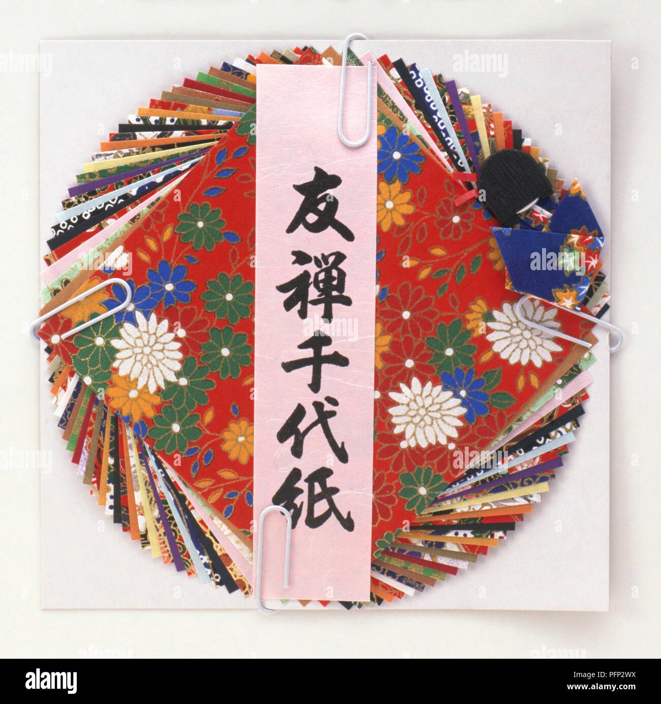 Circle of origami paper with paperclips Stock Photo - Alamy