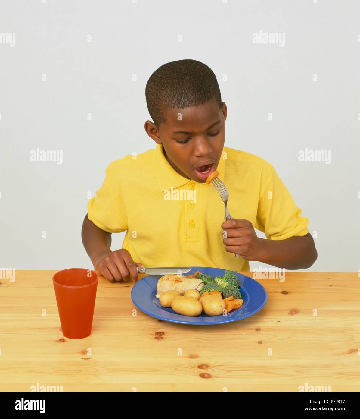 Boys sat down hi-res stock photography and images - Alamy