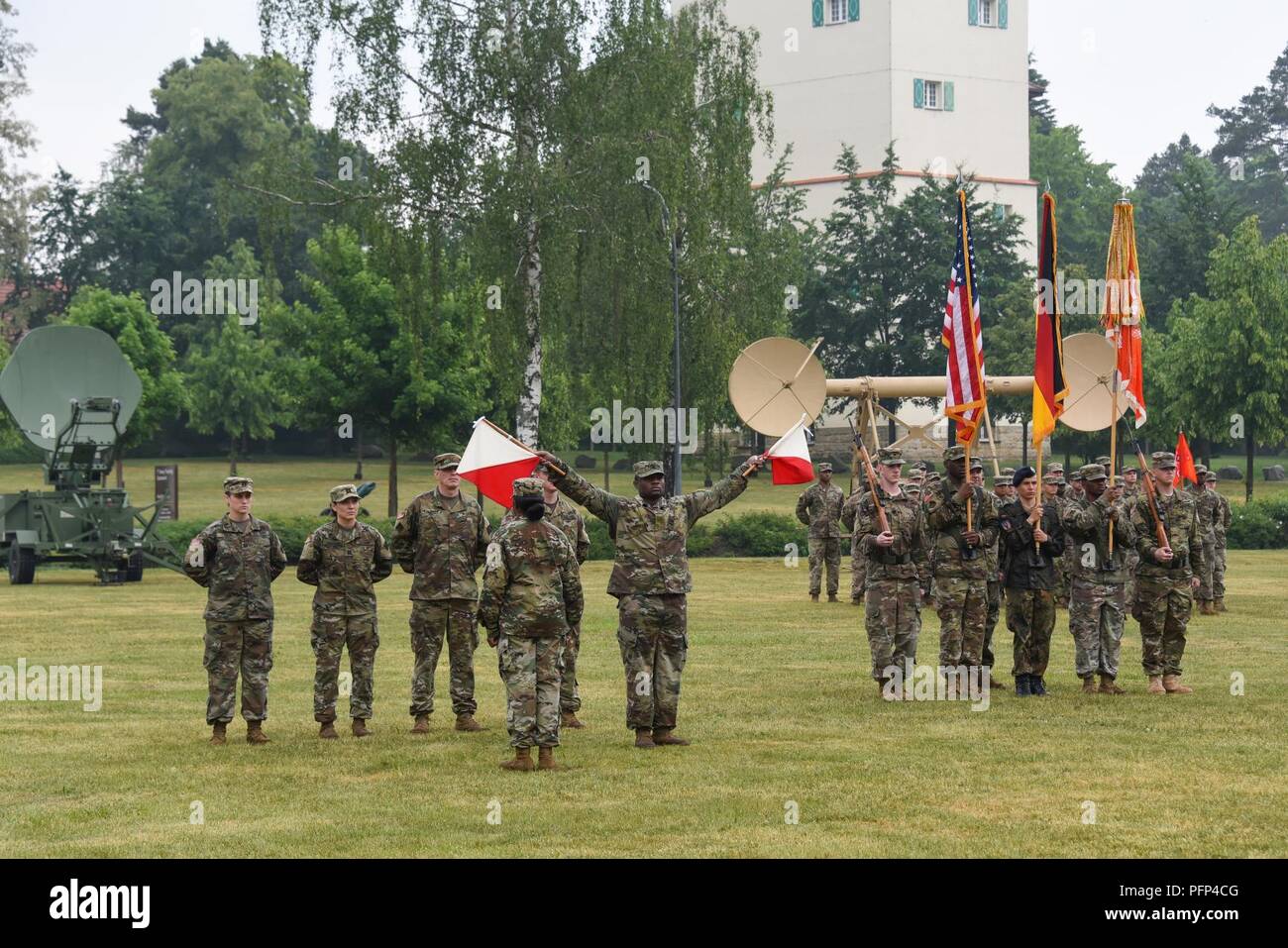 U.S. Soldiers with 44th Expeditionary Signal Battalion, 2nd Theater ...