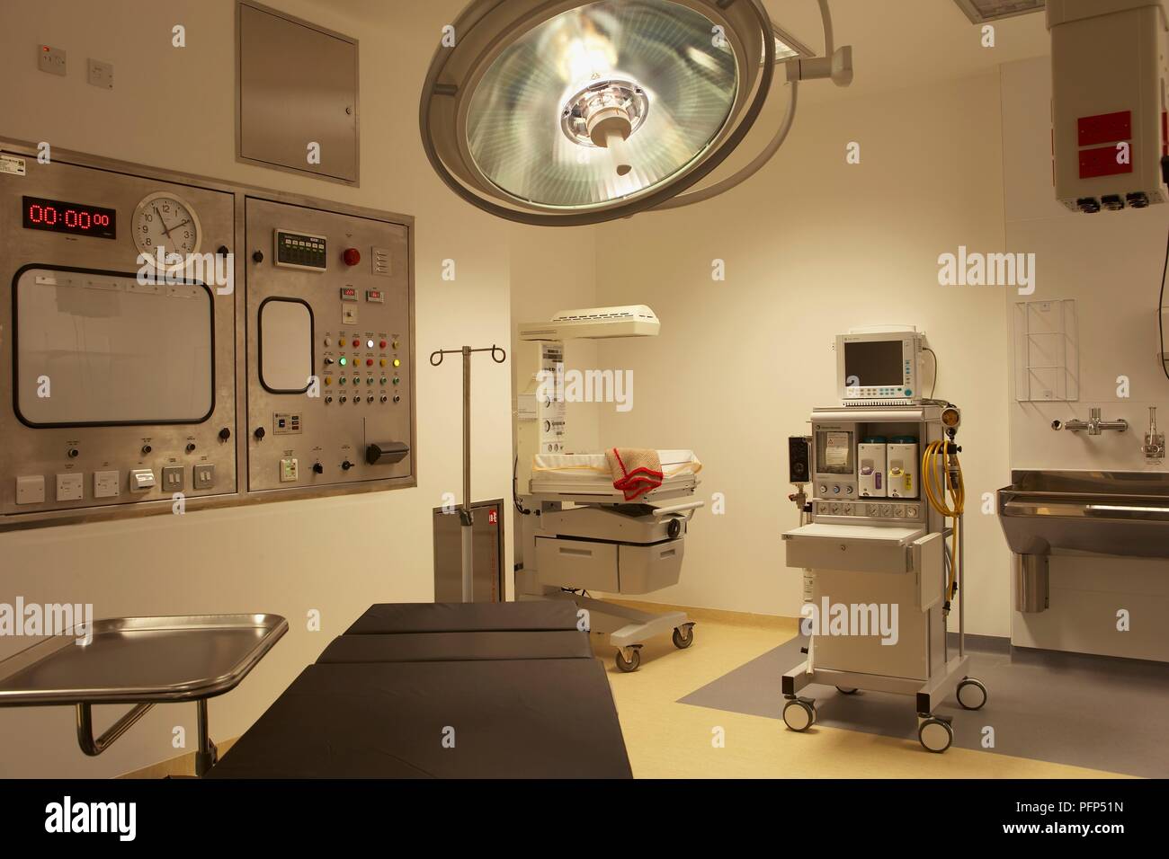 Operating theatre in maternity ward Stock Photo - Alamy