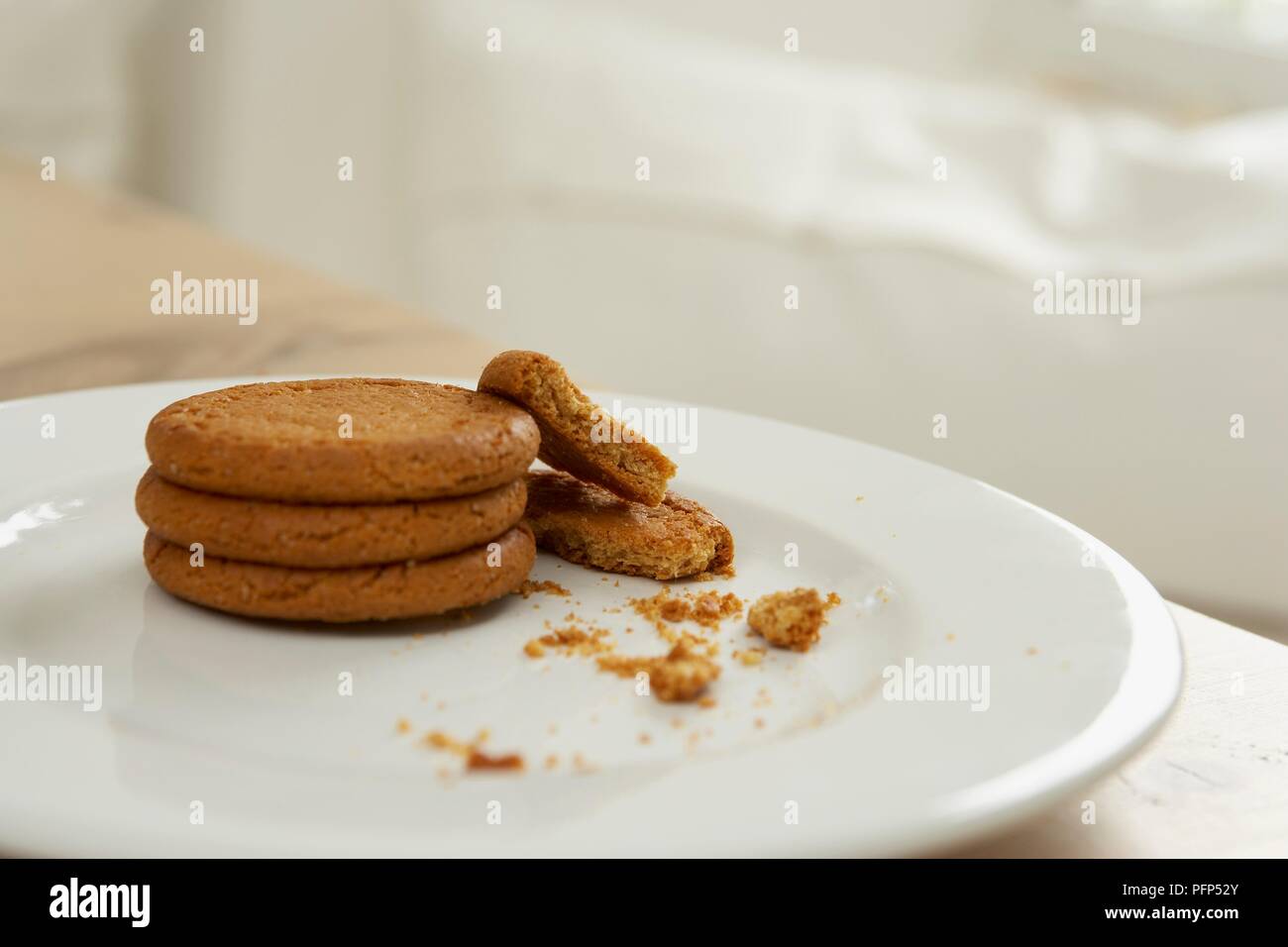 Ginger snap hi-res stock photography and images - Alamy