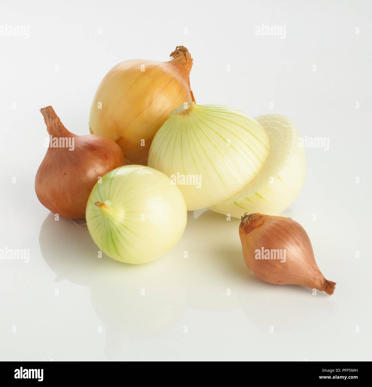 Onion vegetable onions slice hi-res stock photography and images - Alamy