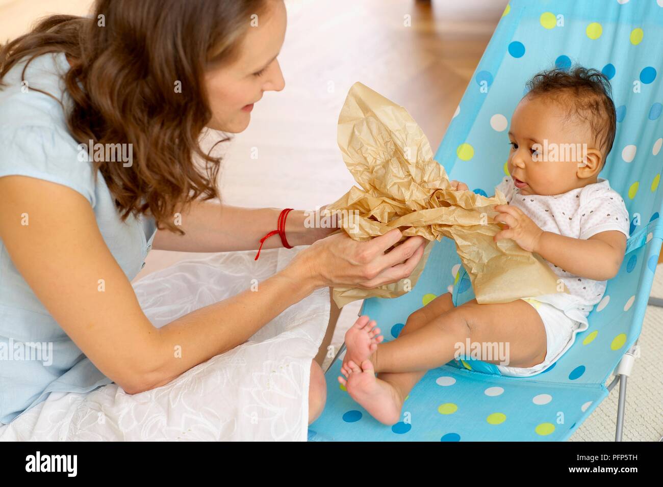 Scrunching Stock Photos & Scrunching Stock Images - Alamy
