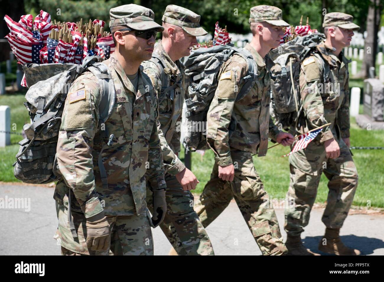 Soldiers assigned to the 3d U.S. Infantry Regiment (The Old Guard ...