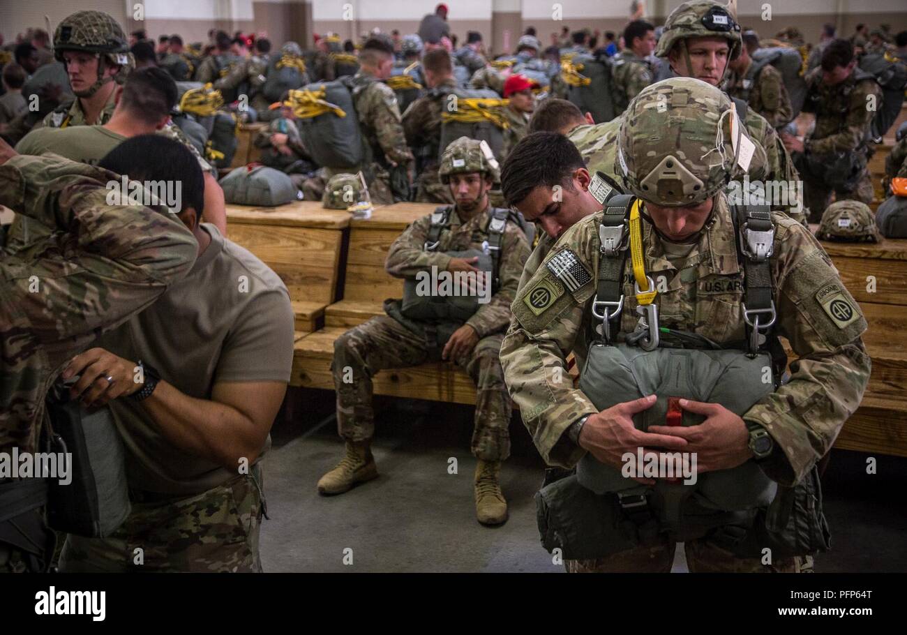 T 11 parachute hi-res stock photography and images - Alamy