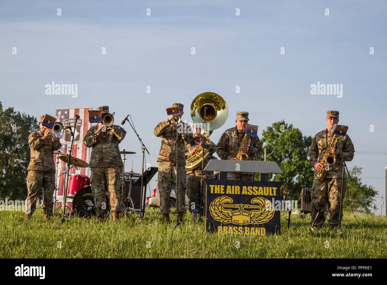 The 101st airborne division air assault band hi-res stock photography ...